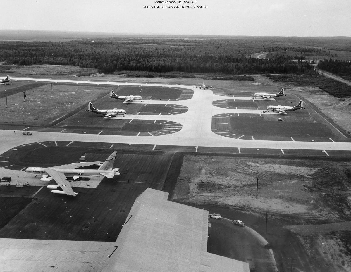 Aircraft at Loring AFB, 1956 - Maine Memory Network