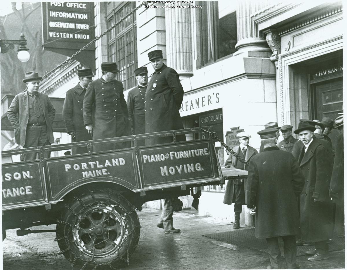 Chapman Bank moving day, Portland, 1924 - Maine Memory Network